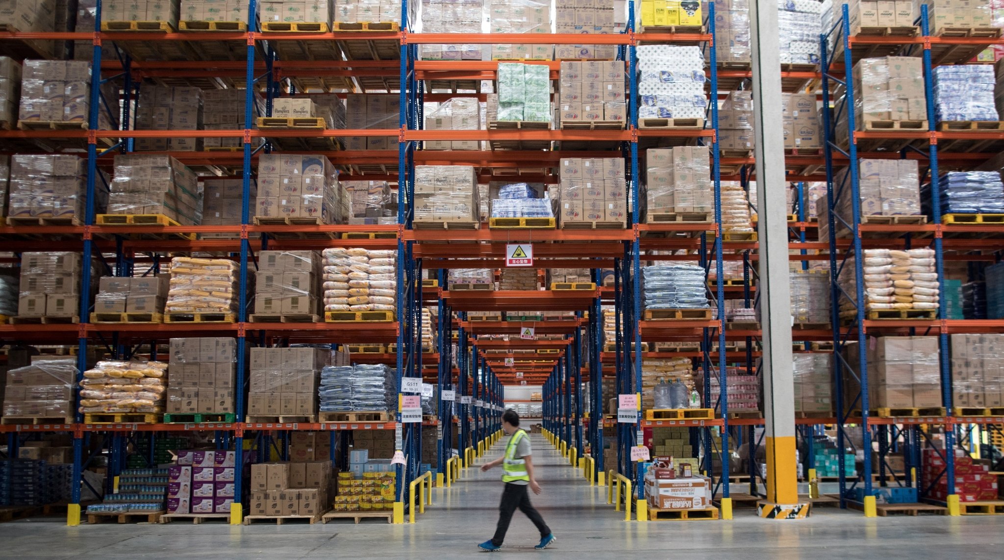 Warehousing services guide for importers while shipping from China